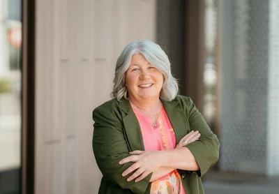 Costly campaigns and economic elections